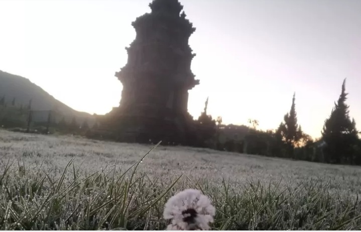 Embun Es Pertama Tahun 2023 Muncul di Dieng, Suhu Udara Capai 1 Derajat ...