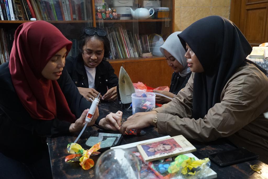 Ganjar Kunjungi Tactic Plastik, Studio Seni Sampah Plastik di Yogyakarta