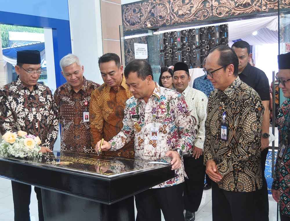 Sasar Komunitas Muslim dan UMKM Yogyakarta, Ahmad Luthfi Resmikan Bank ...